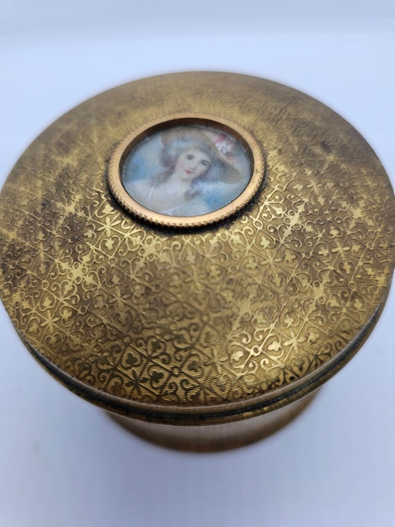 Vintage Apollo powder puff container. Gold metal. Vic… - Gem
