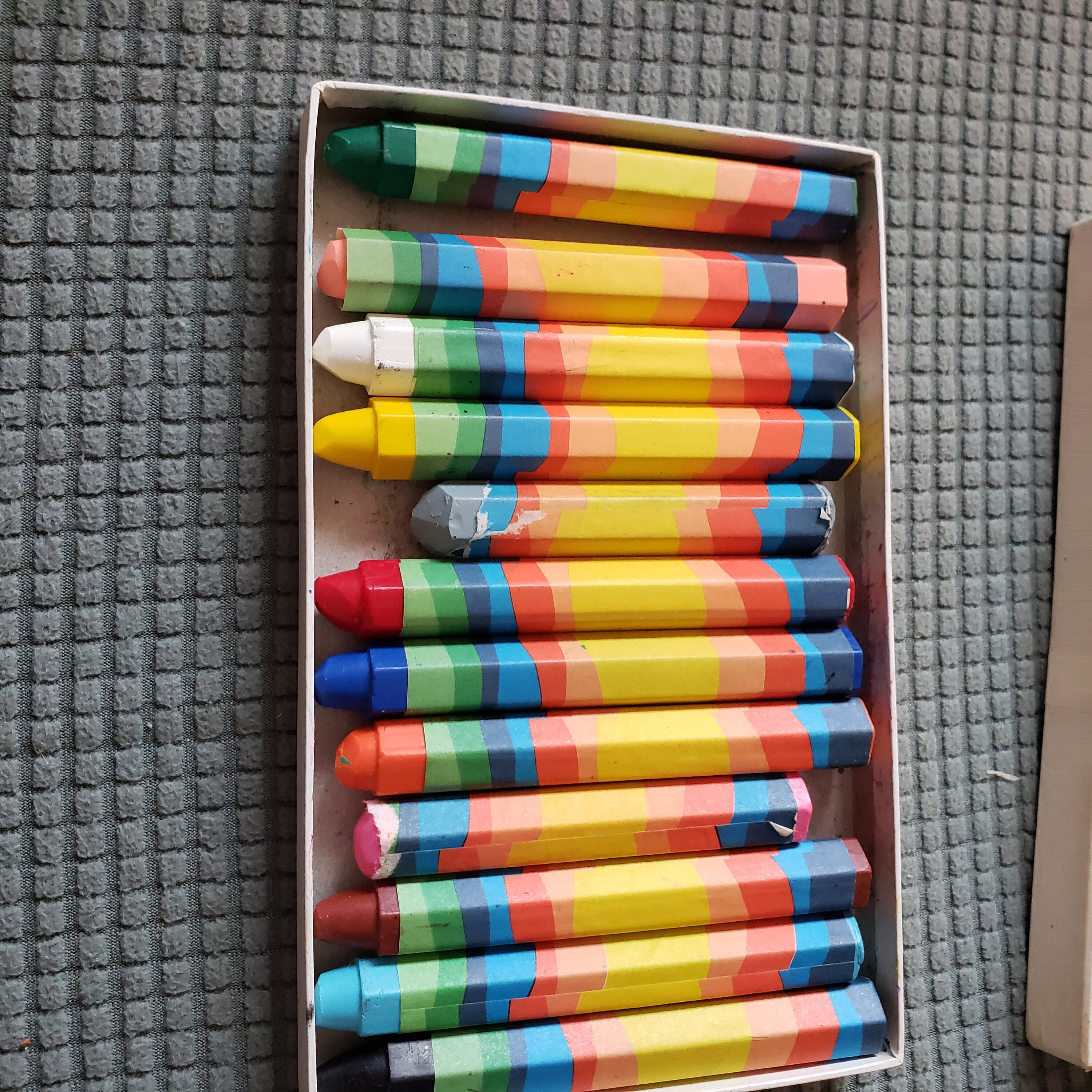 Vintage Box of 12 Giant Crayons. Kutsuwa Made in Japan. - Etsy