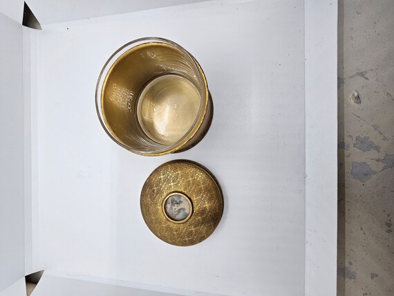 Vintage Apollo powder puff container. Gold metal. Vic… - Gem