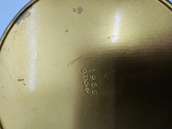 Vintage Apollo powder puff container. Gold metal. Vic… - Gem