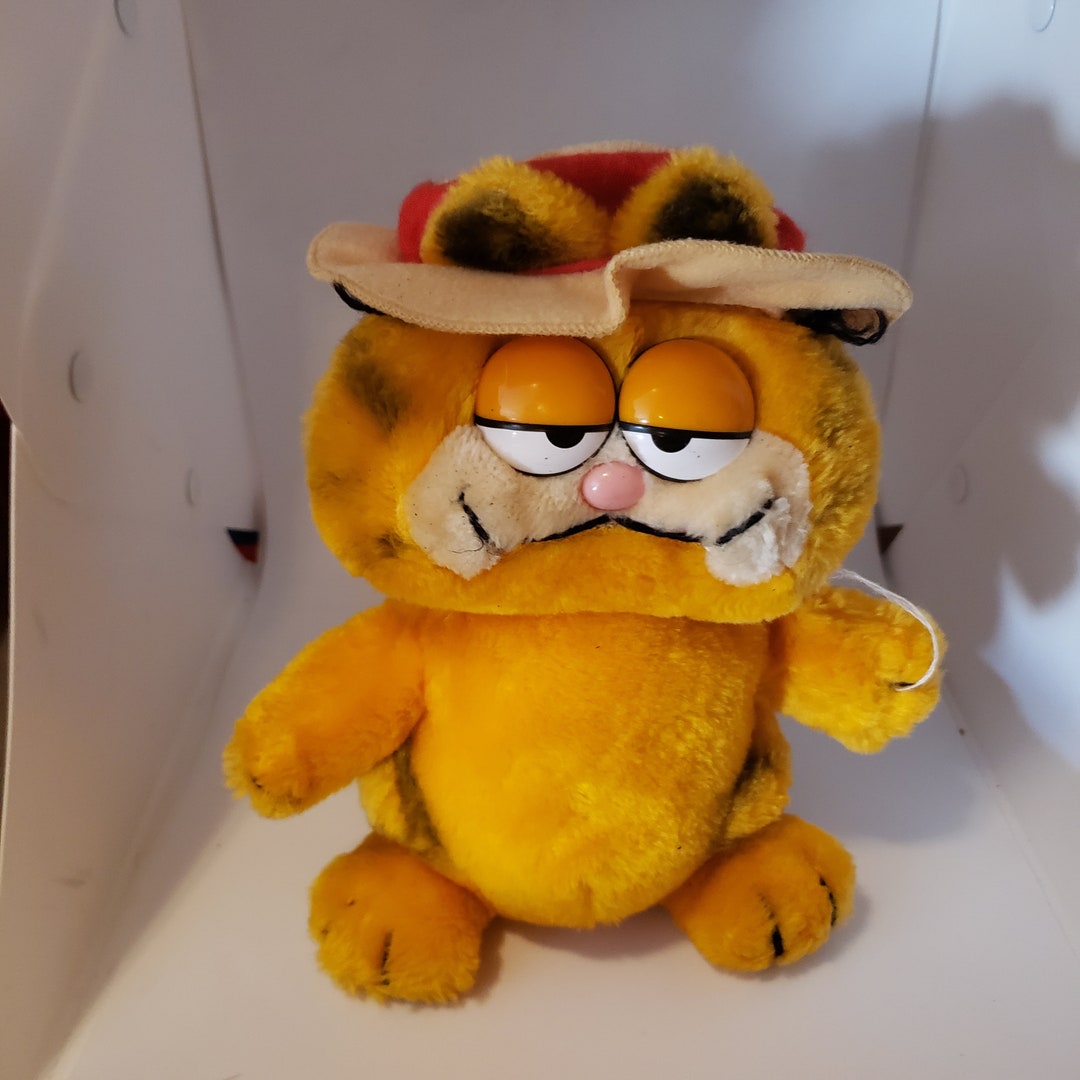 1978 Garfield With Yellow Hat. Red Band. Excellent Condition. Made by ...