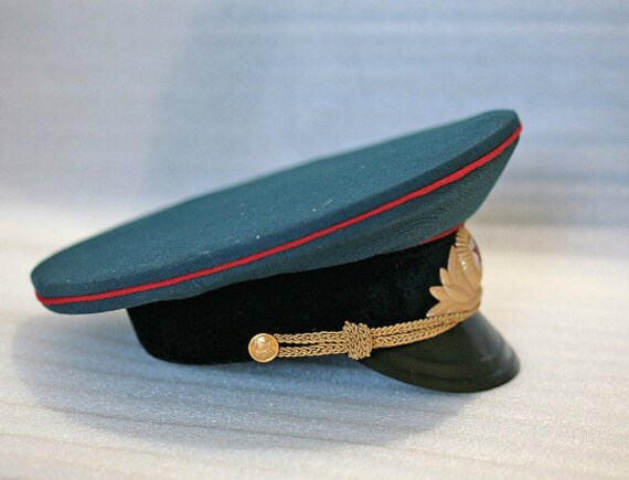 Ceremonial cap of an officer of the Soviet Army - 198… - Gem