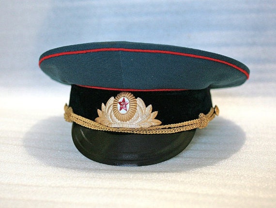 Ceremonial cap of an officer of the Soviet Army - 198… - Gem