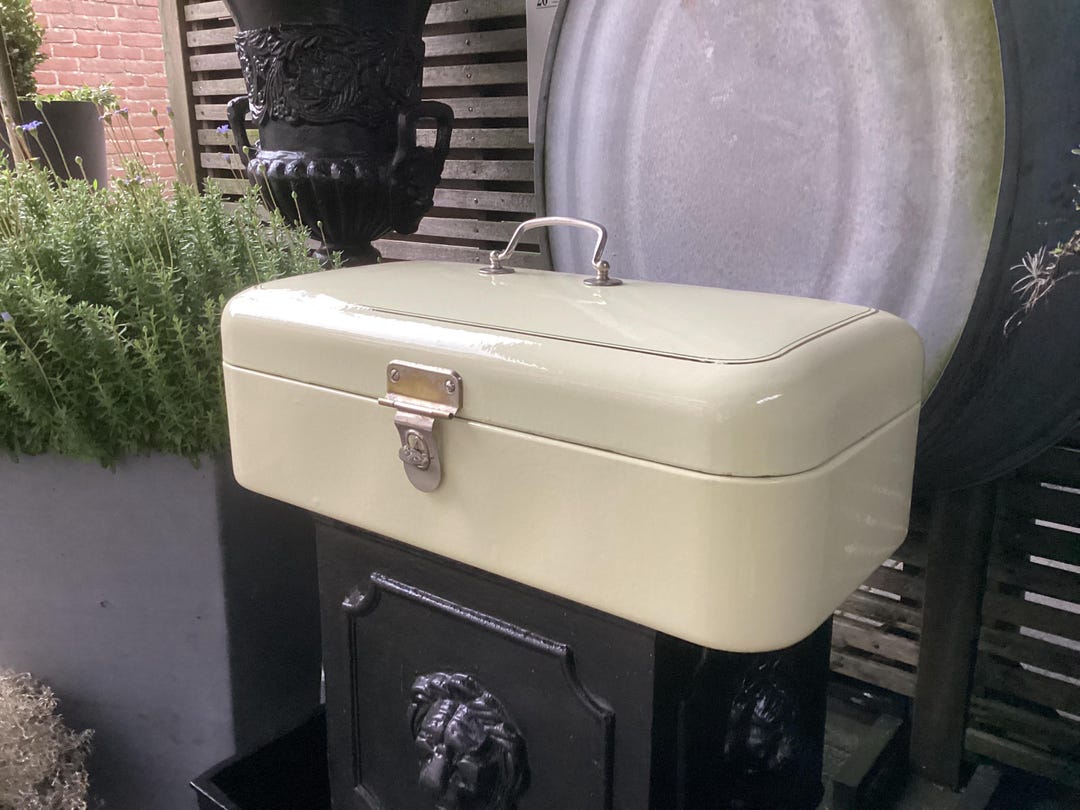 Cream Enamel Bread Box With Gold Trim Cream Colored Bread Box With ...