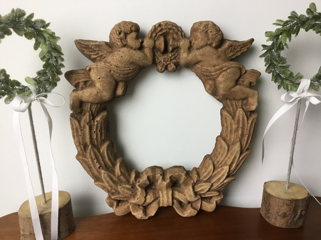 Wall Ornament Decorated With Angels - Wreath With Bow and 2 Angels ...