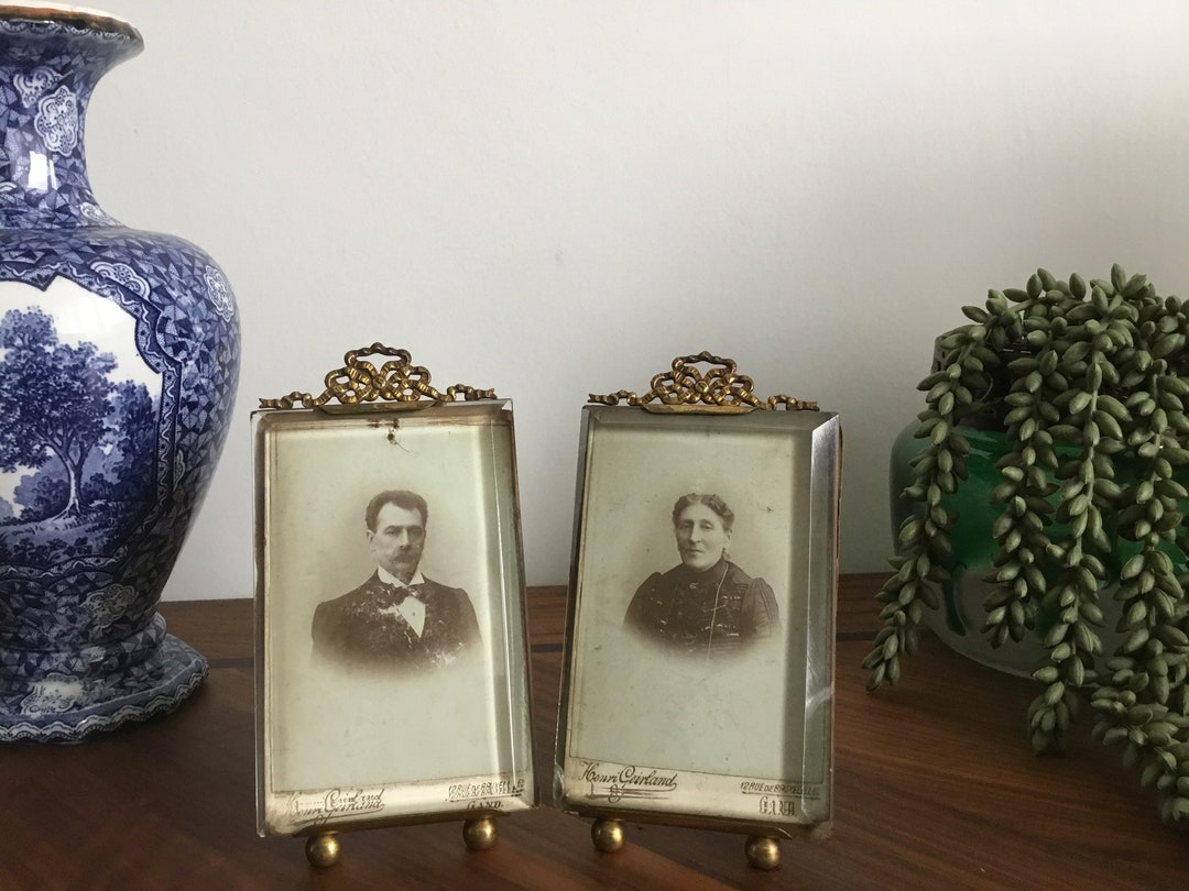 2 Identical Gold-plated Bow Photo Frames With Convex Legs Romantic ...