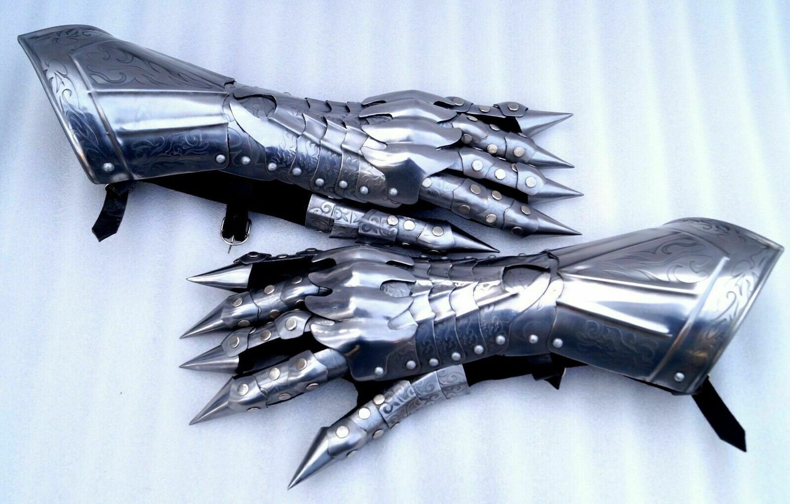 Medieval Warrior Metal Gothic Knight Style Gauntlets Functional Armor ...