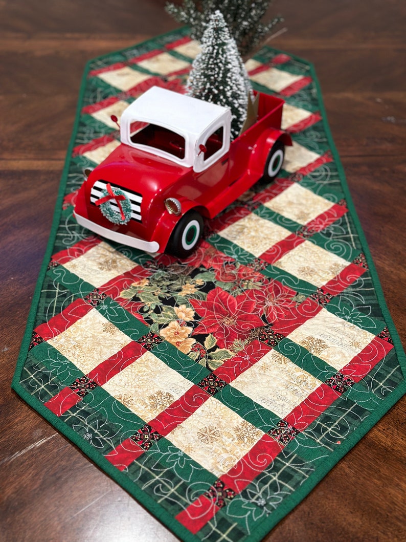 Poinsettia Christmas Table Runner: Quilted Holiday Decor (17" X 51") - Etsy