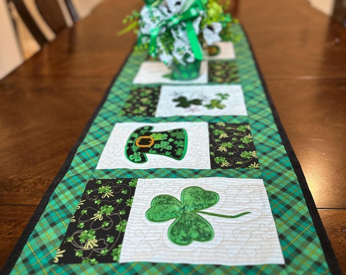 St Patrick's Day, Table Runner With Shamrocks and Lucky Hats ...