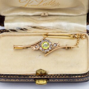 Old Gold Brooch With Peridot and Diamonds. - Etsy