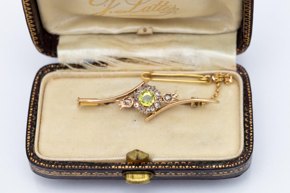 Old Gold Brooch With Peridot and Diamonds. - Etsy
