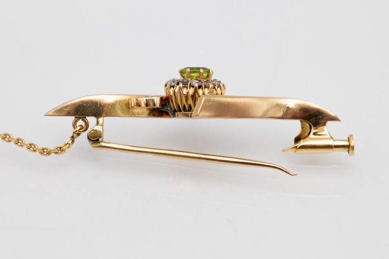 Old Gold Brooch With Peridot and Diamonds. - Etsy