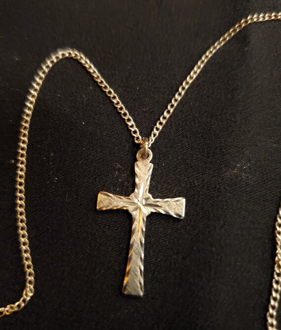 Silver Christian Cross Pendant and Chain - Gem