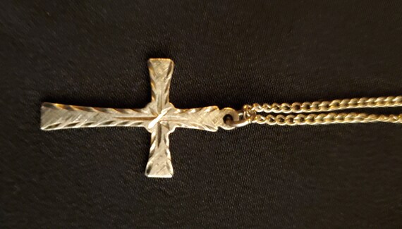 Silver Christian Cross Pendant and Chain - Gem