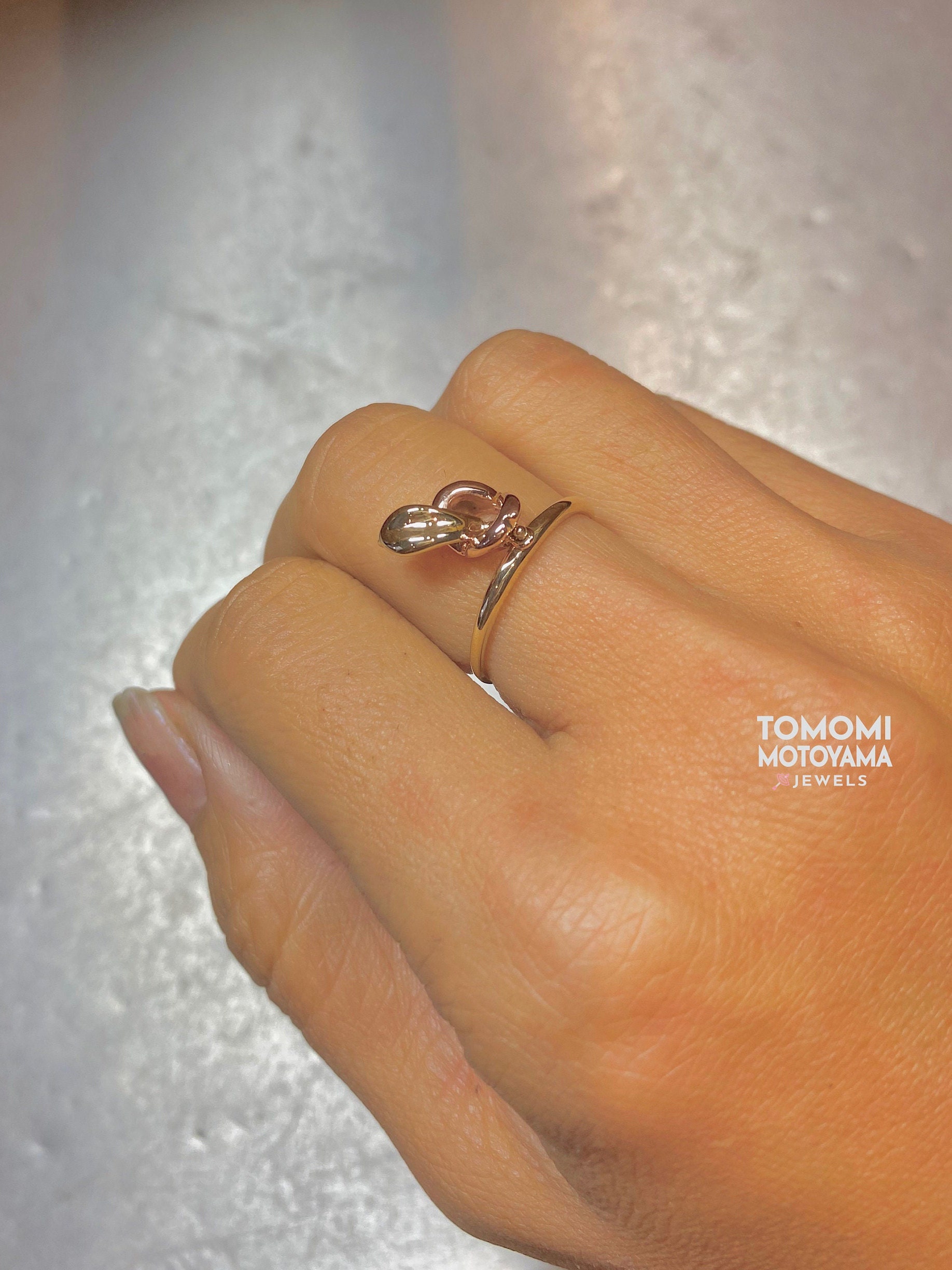 14K Gold Twist & Pout Ring/ Mouth and Tongue Motion Ring/ Kinetic ...