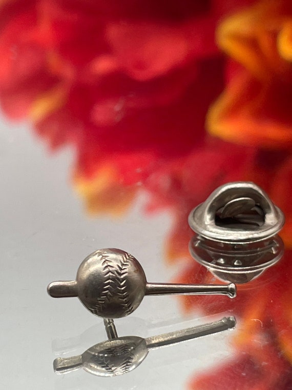Vintage baseball and bat pin - Gem