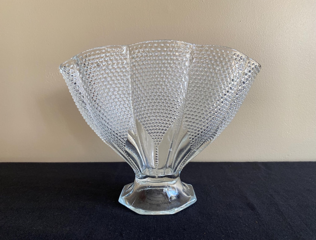Vintage L.E. Smith 1000 Eyes Clear Glass Fan Vase, Midcentury Hobnail ...