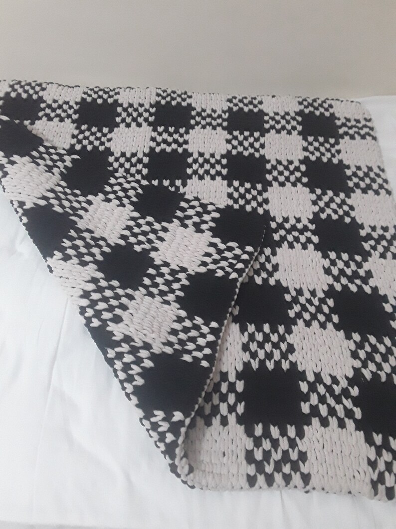 Knitted Buffalo Plaid Blanket, Black Cream Buffalo Check Sofa Blanket ...