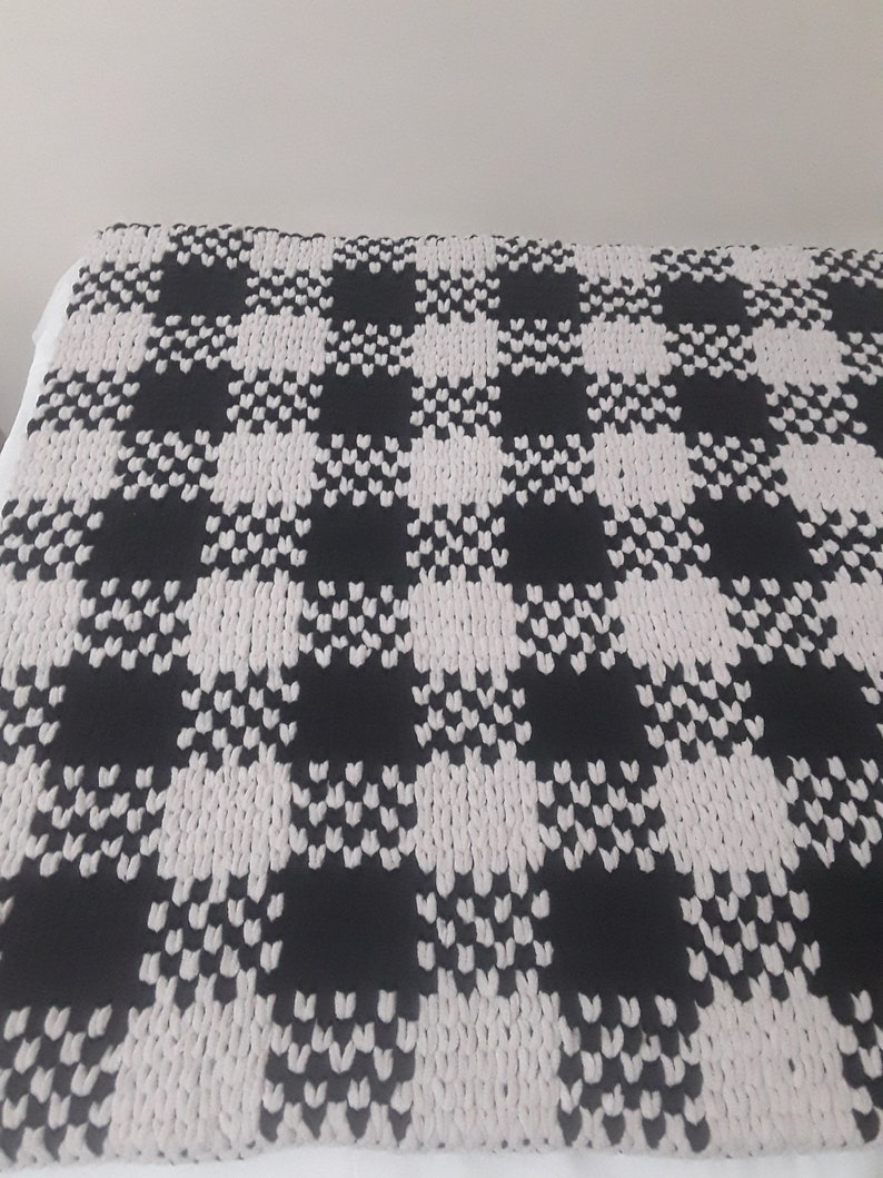 Knitted Buffalo Plaid Blanket, Black Cream Buffalo Check Sofa Blanket ...