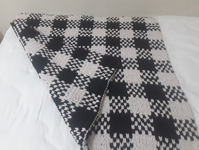 Knitted Buffalo Plaid Blanket, Black Cream Buffalo Check Sofa Blanket ...