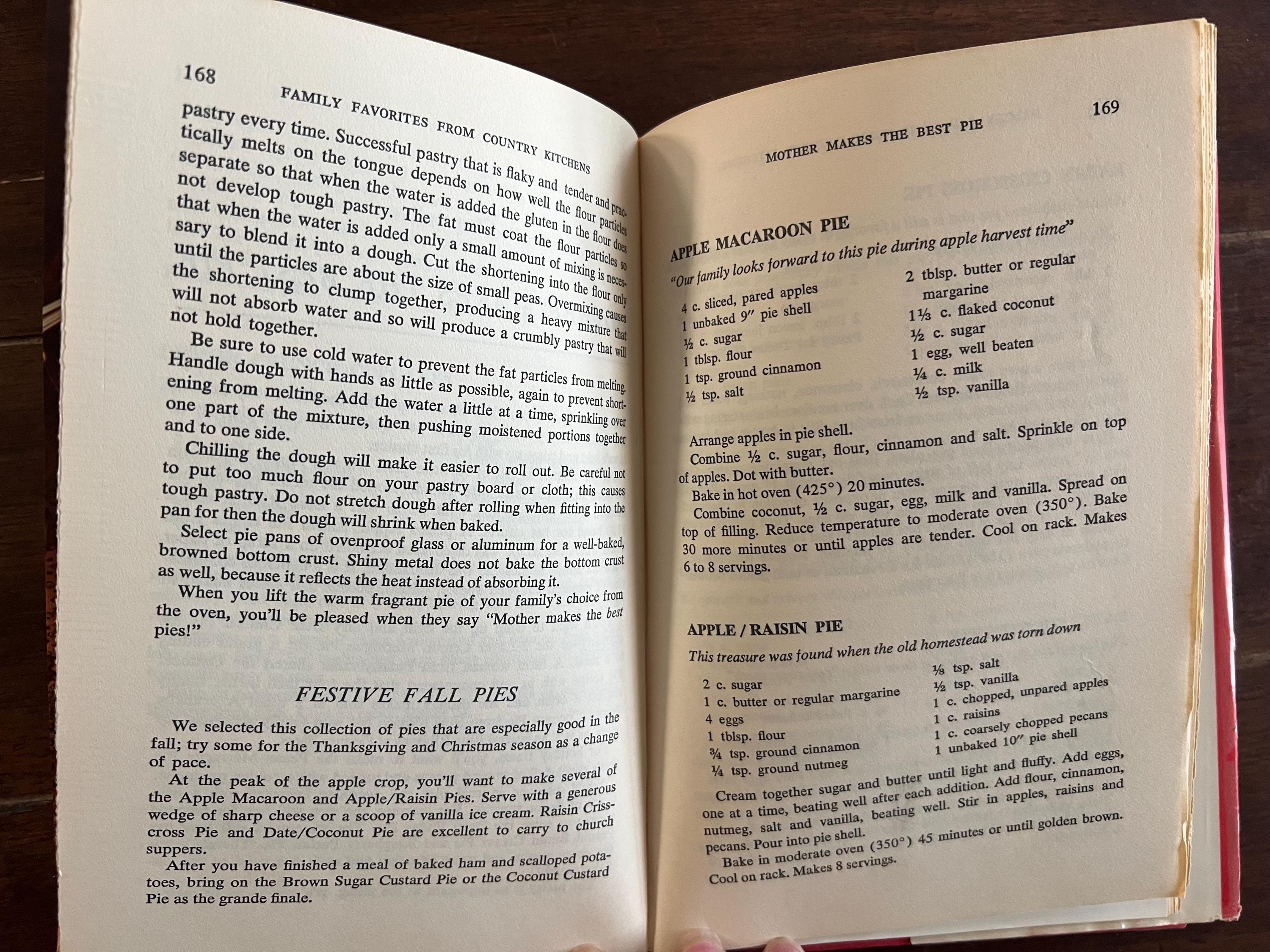 1973 Family Favorites From Country Kitchens Food Editors of Farm ...