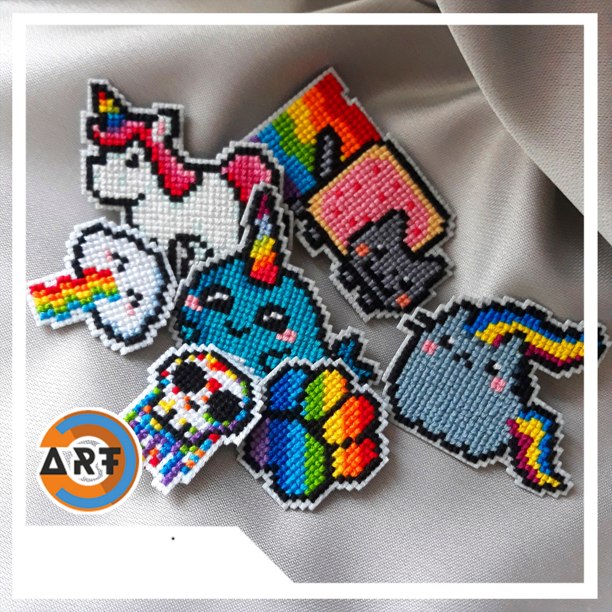 Kawaii Rainbow insignias pins pixel art | Etsy