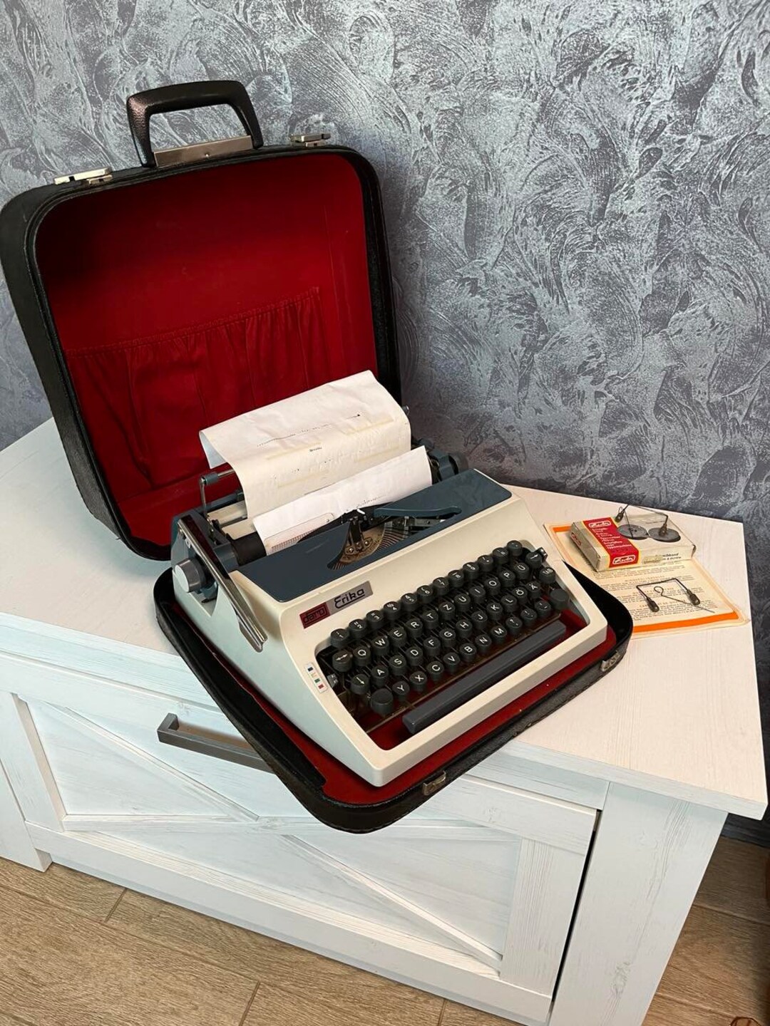 Portable Typewriter Daro Erika,typewriter in a Suitcase, Beige ...