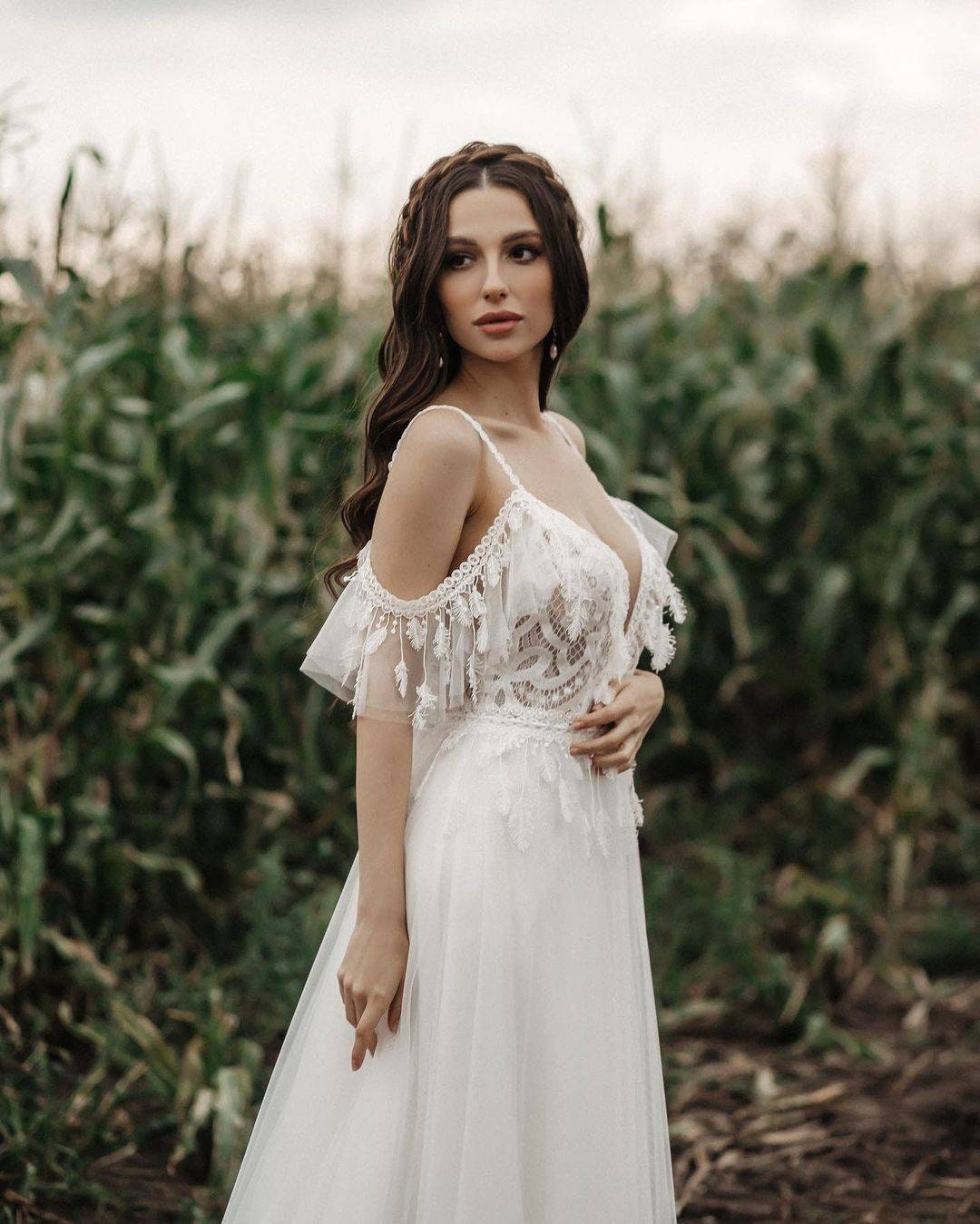 LEAVES WEDDING DRESS Feathers Details Wedding Dress Unique Wedding ...