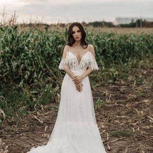 LEAVES WEDDING DRESS Feathers Details Wedding Dress Unique Wedding ...