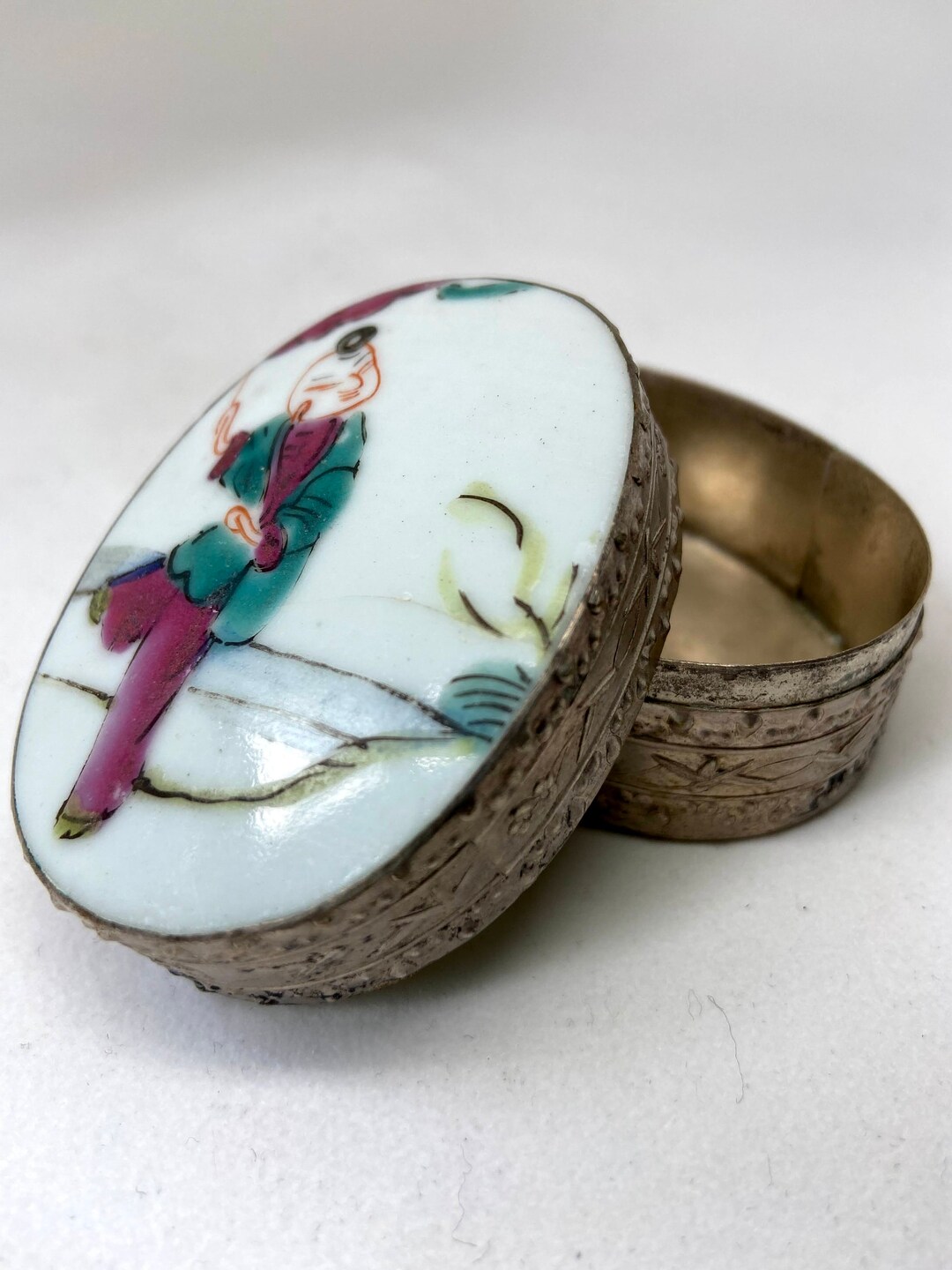 Antique Chinese Porcelain Box With Lid - Lacquer Box With Artfully ...