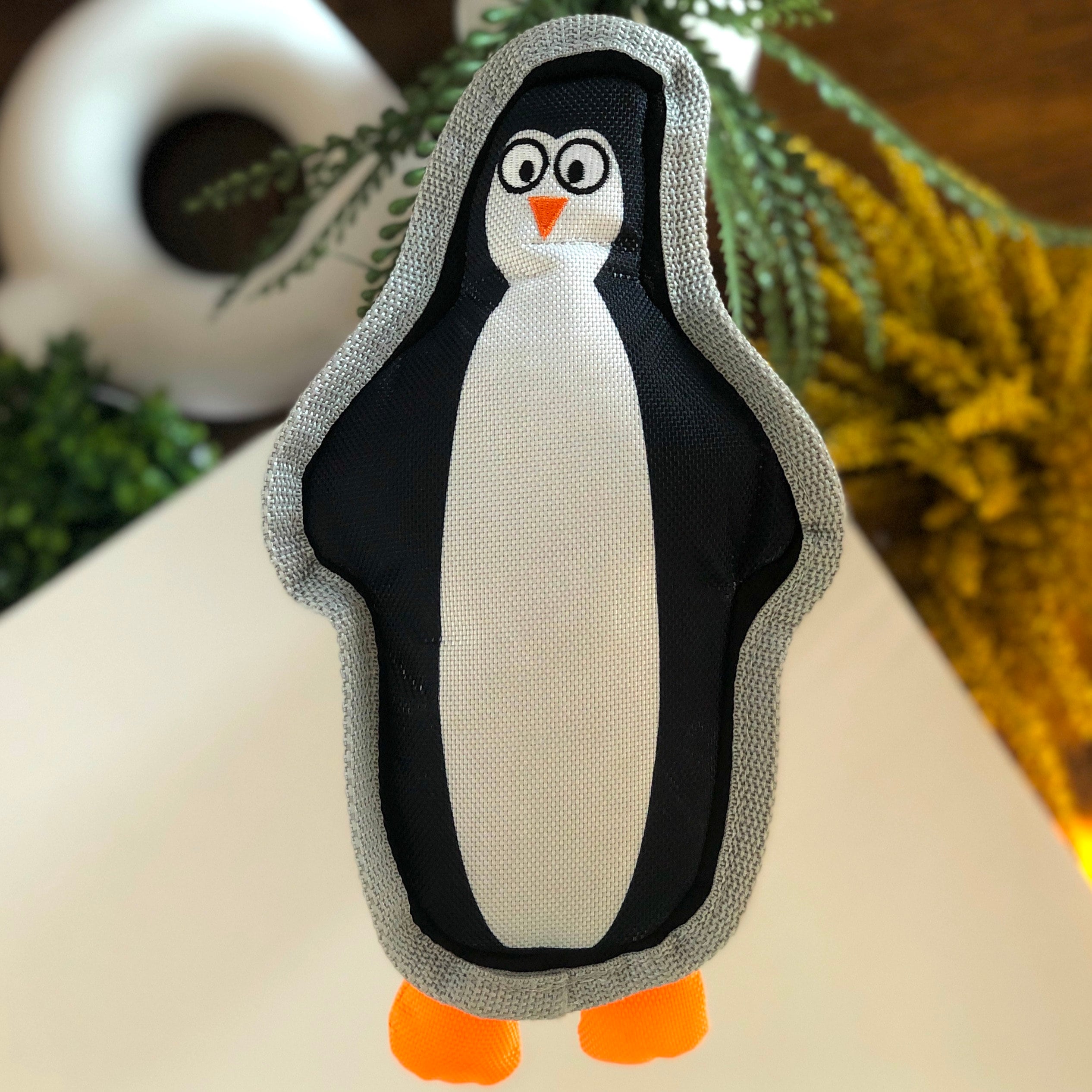 Decker's Penguin Pull Canvas Toy - Etsy España