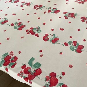 Sweet Juicy Strawberries Tablecloth Rosy Red Berries White Blossoms ...