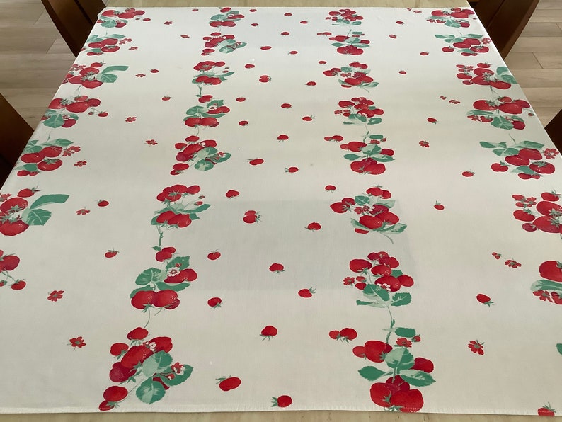 Sweet Juicy Strawberries Tablecloth Rosy Red Berries White Blossoms ...