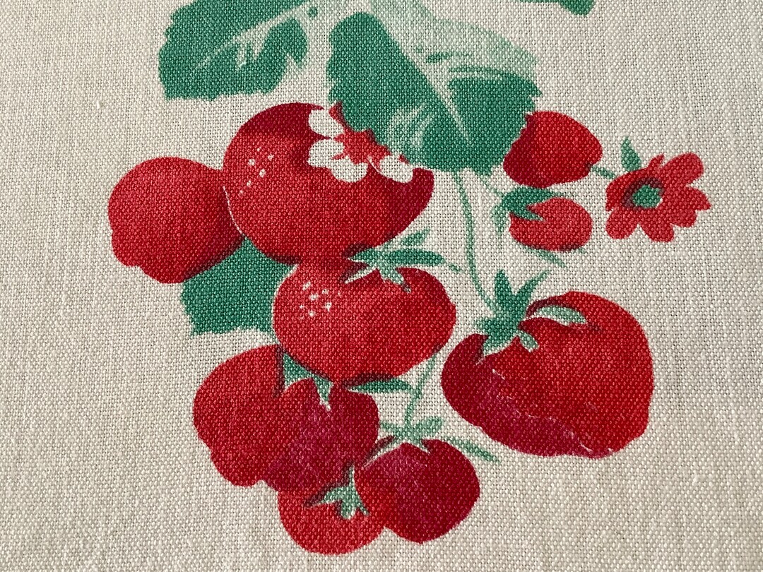 Sweet Juicy Strawberries Tablecloth Rosy Red Berries White Blossoms ...
