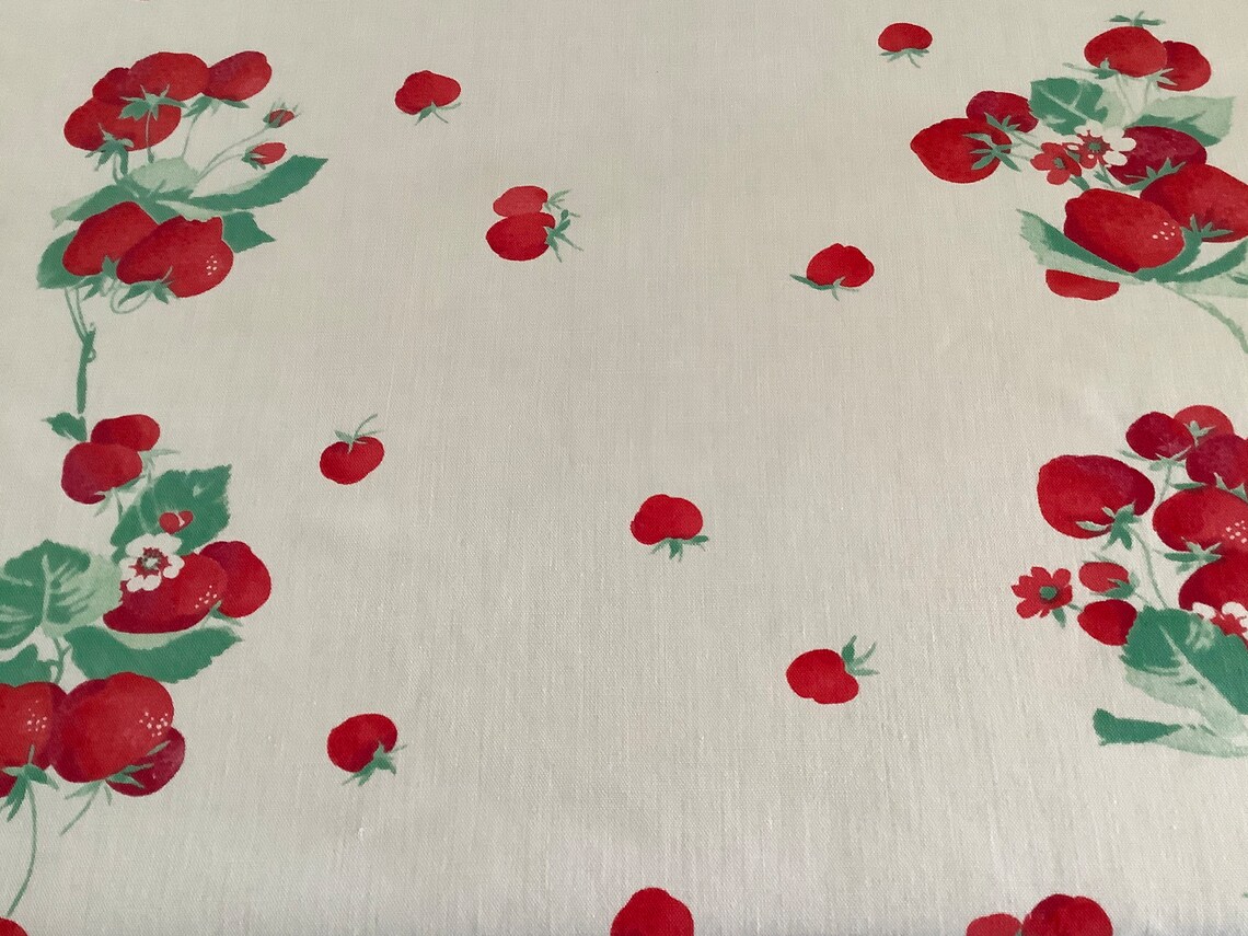 Sweet Juicy Strawberries Tablecloth Rosy Red Berries White Blossoms ...