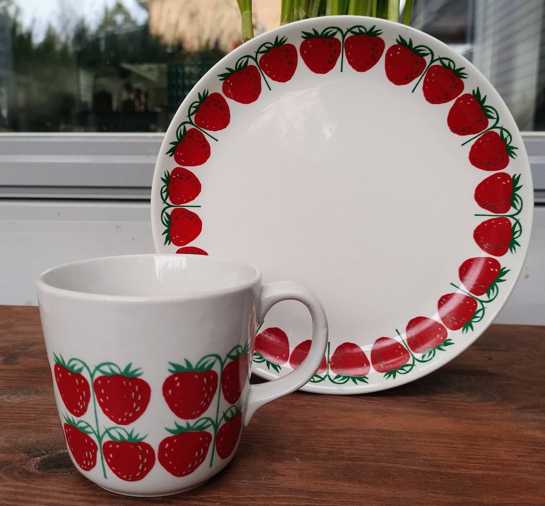 Arabia Mansikka Strawberry Cocoa Cup and Side Plate Esteri Tomula ...