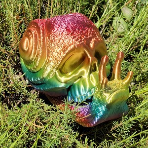 Spooky Skull Snail - 3D Printed Snail Decor in Custom Size and Color ...