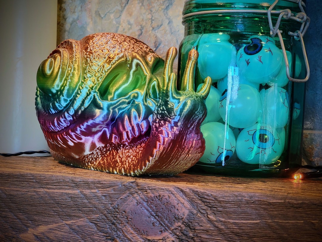 Spooky Skull Snail - 3D Printed Snail Decor in Custom Size and Color ...