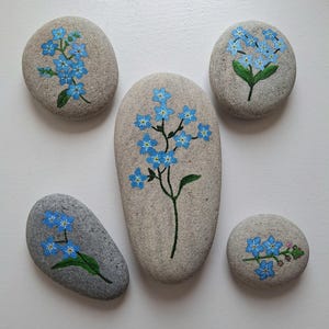 Painted Stones, Painted Forget Me Not Stones, Painted Flower Stones ...