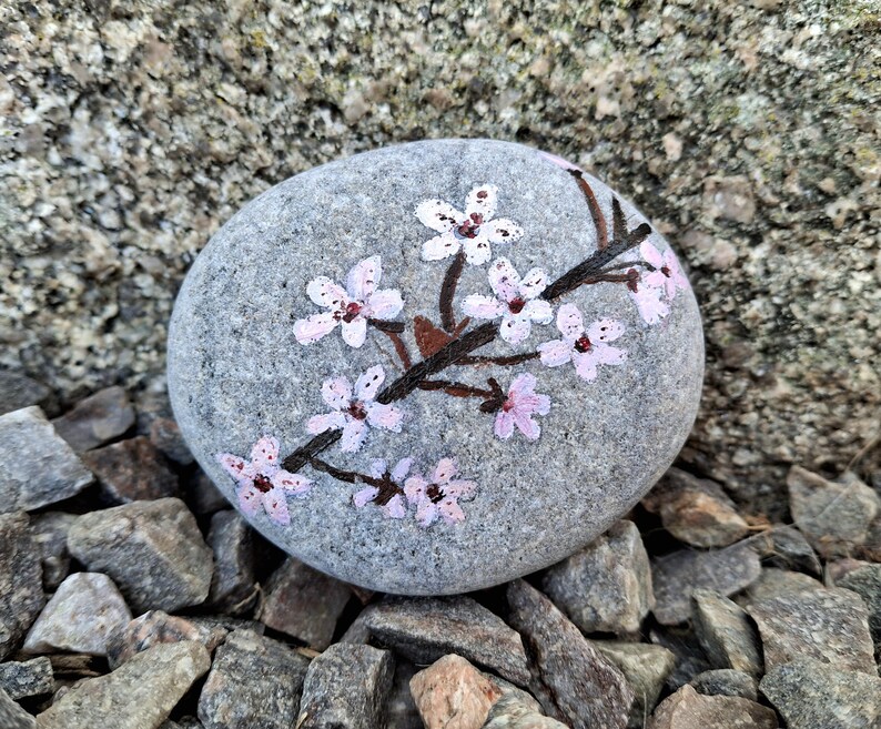Painted Stones, Flower Painted Stones, Painted Rocks, Spring Painted ...