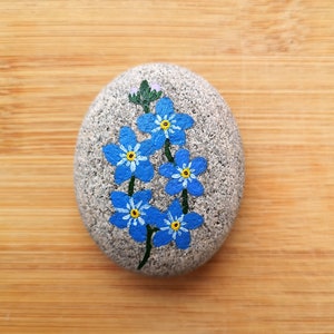 Painted Stones, Painted Forget Me Not Stones, Painted Flower Stones ...
