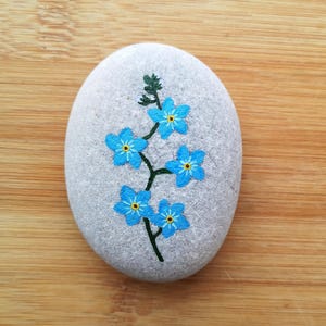 Painted Stones, Painted Forget Me Not Stones, Painted Flower Stones ...