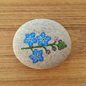 Painted Stones, Painted Forget Me Not Stones, Painted Flower Stones ...