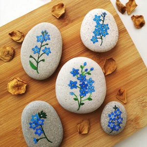 Painted Stones, Painted Forget Me Not Stones, Painted Flower Stones ...
