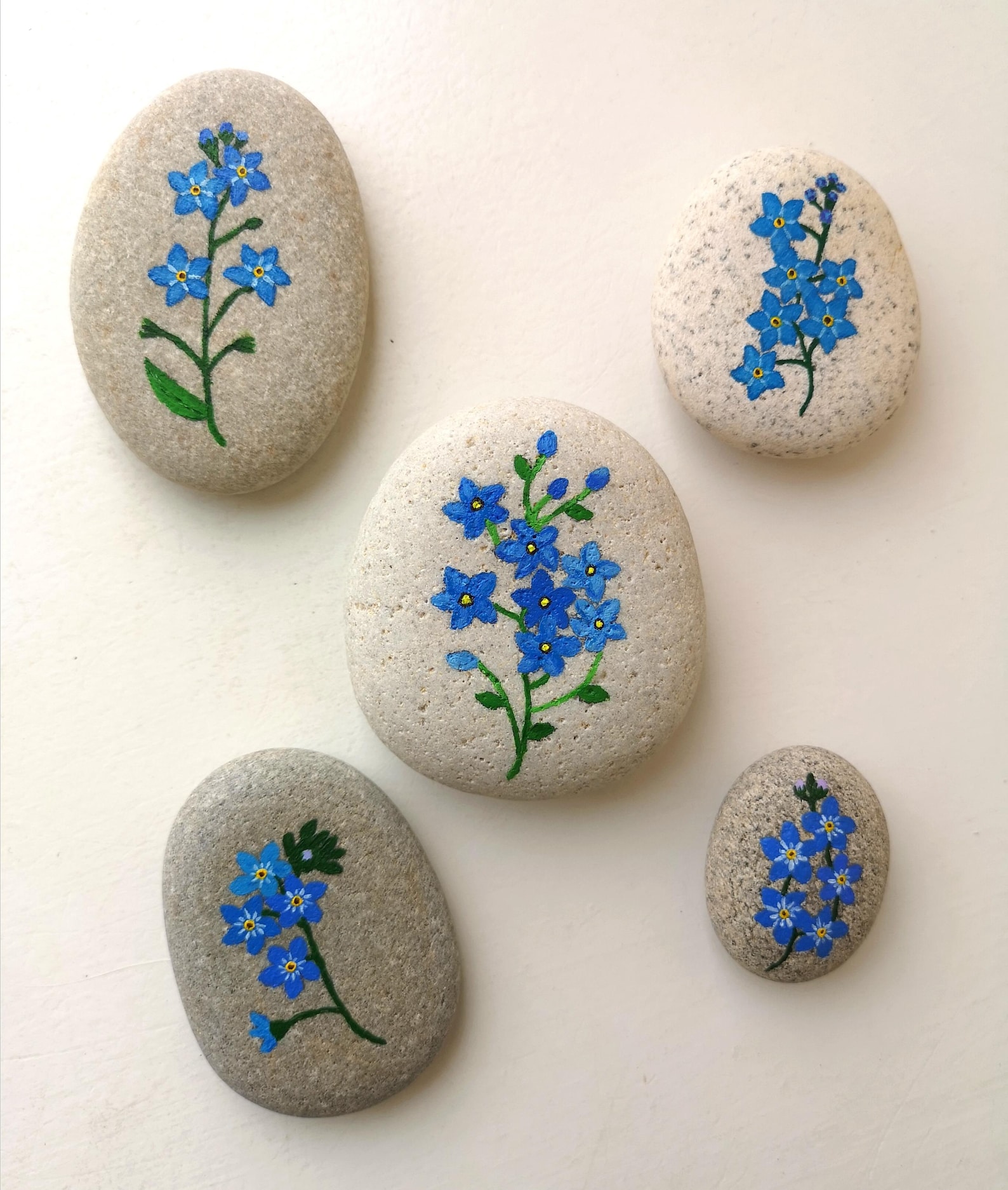 Painted Stones, Painted Forget Me Not Stones, Painted Flower Stones ...