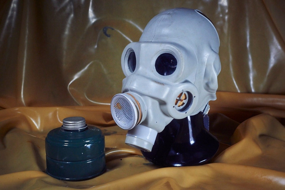 Vintage Hungarian M70 Gas Mask, 40mm Filter Included. - Etsy