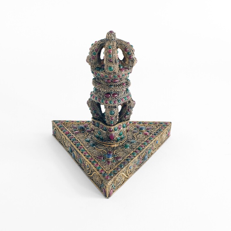 Vajra dorje Symbol of Enlightenment and Powerful Tool for Spiritual ...