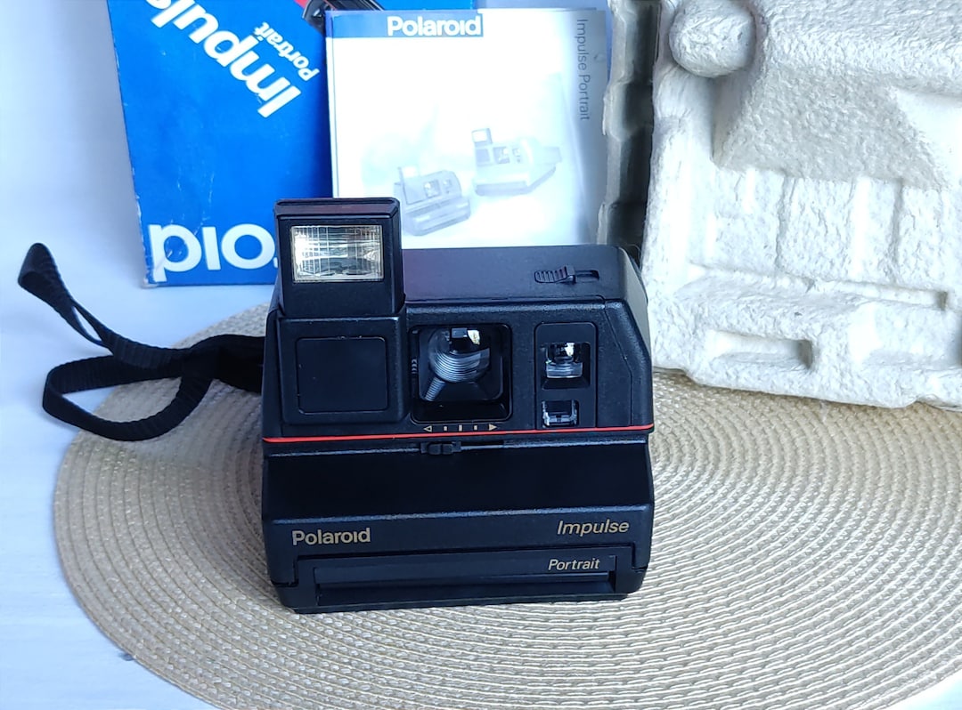 Instant Camera Polaroid Impulse Vintage Film Camera Polaroid 600 Plus ...