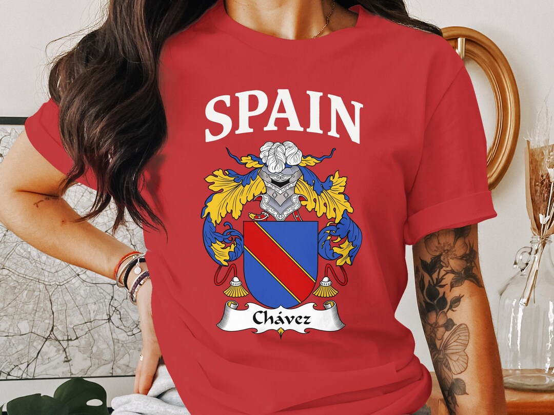 Chávez Spanish Surname Coat of Arms T-shirt, Personalized Family Crest ...