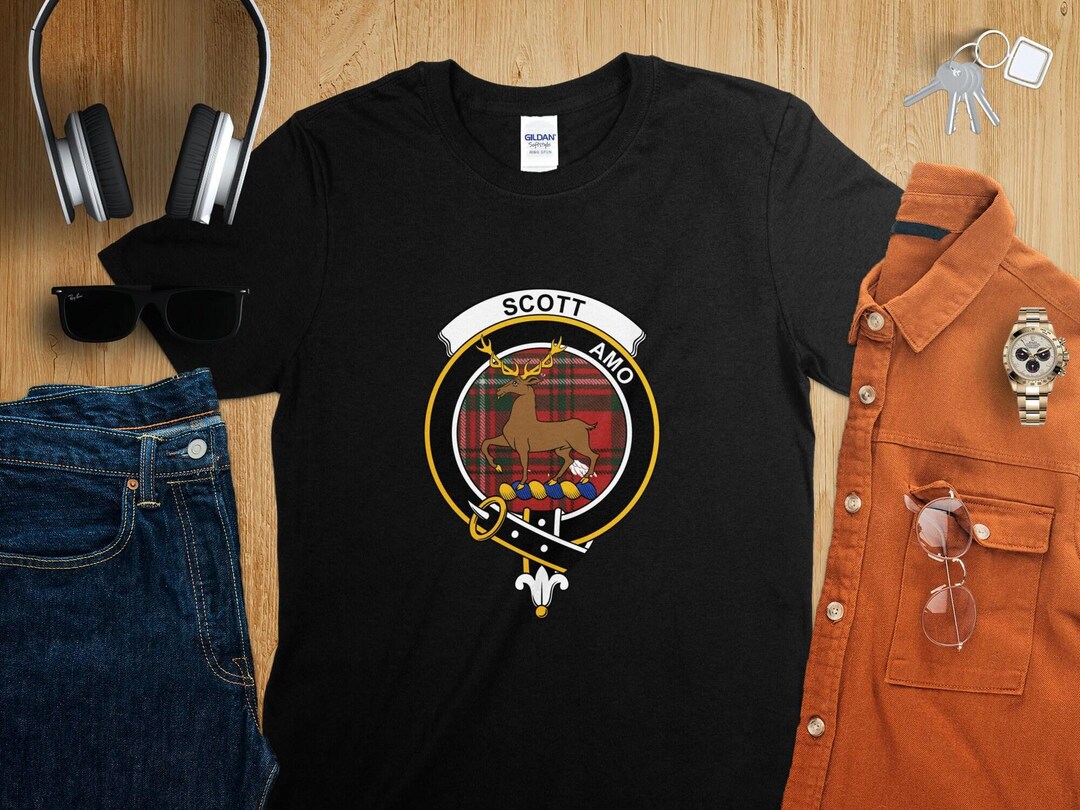 Scott Clan Crest, Scottish Family Emblem, Crest on Tartan Background ...